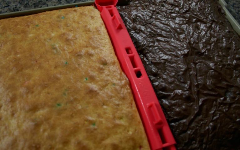 Bakesplit is a Pan Divider That Lets You Cook For All Picky Eaters