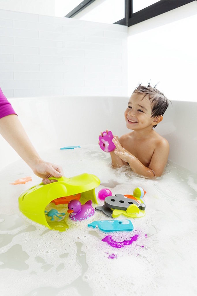 Boon Frog Pod Bath Scoop: Clean Up Your Bath Toys the Fun Way