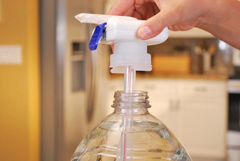 Magic Tap: No More Spills When You Pour Drinks From Heavy Bottles