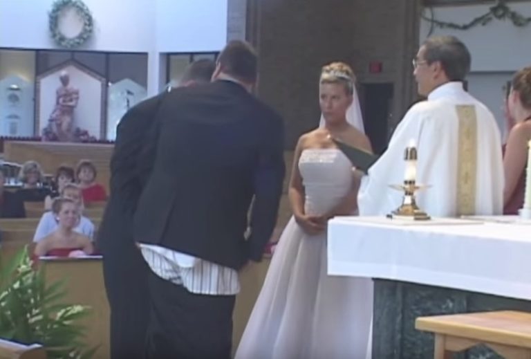 Best Man Loses His Pants During Ceremony, and Entire Wedding Party Can ...