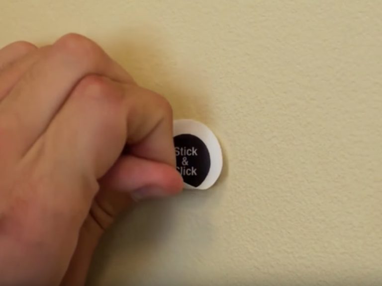 GoodHangups: Hang Any Poster Without Damaging Your Walls