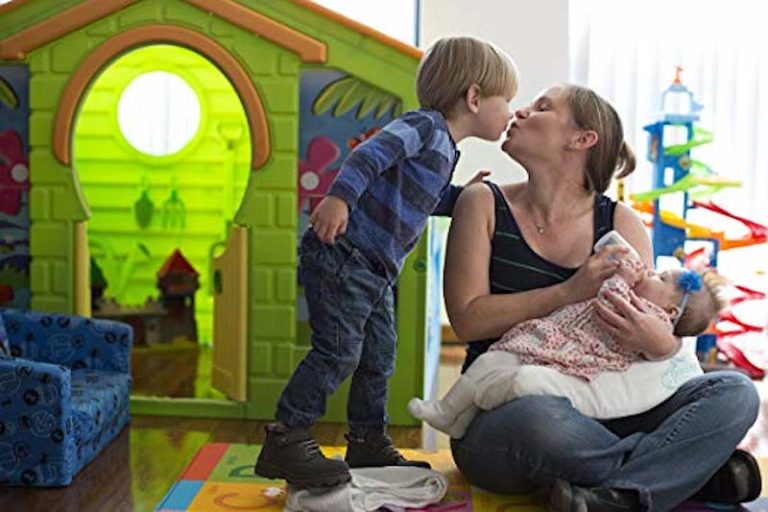 Feeding Friend: The Self-Inflating Nursing Pillow for Busy Parents