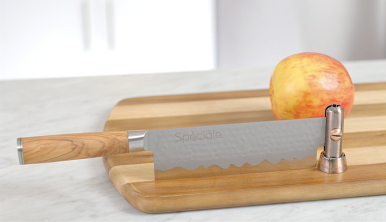 Speciale Built-In Rotating Knife: Make Chopping More Enjoyable